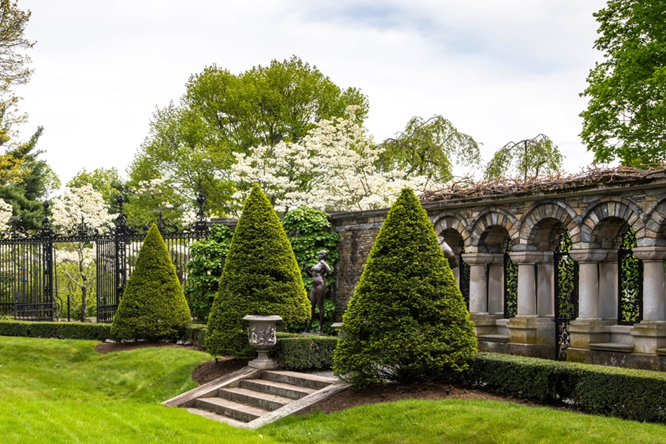 An Intimate Look at the Rockefeller Dynasty’s Luscious Gardens ...